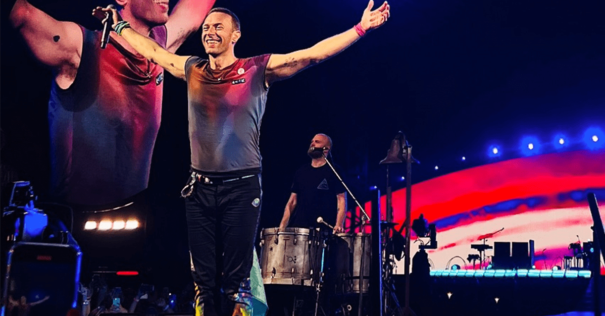 Bateria do Direito da USP participa do show do Coldplay em SP - Migalhas