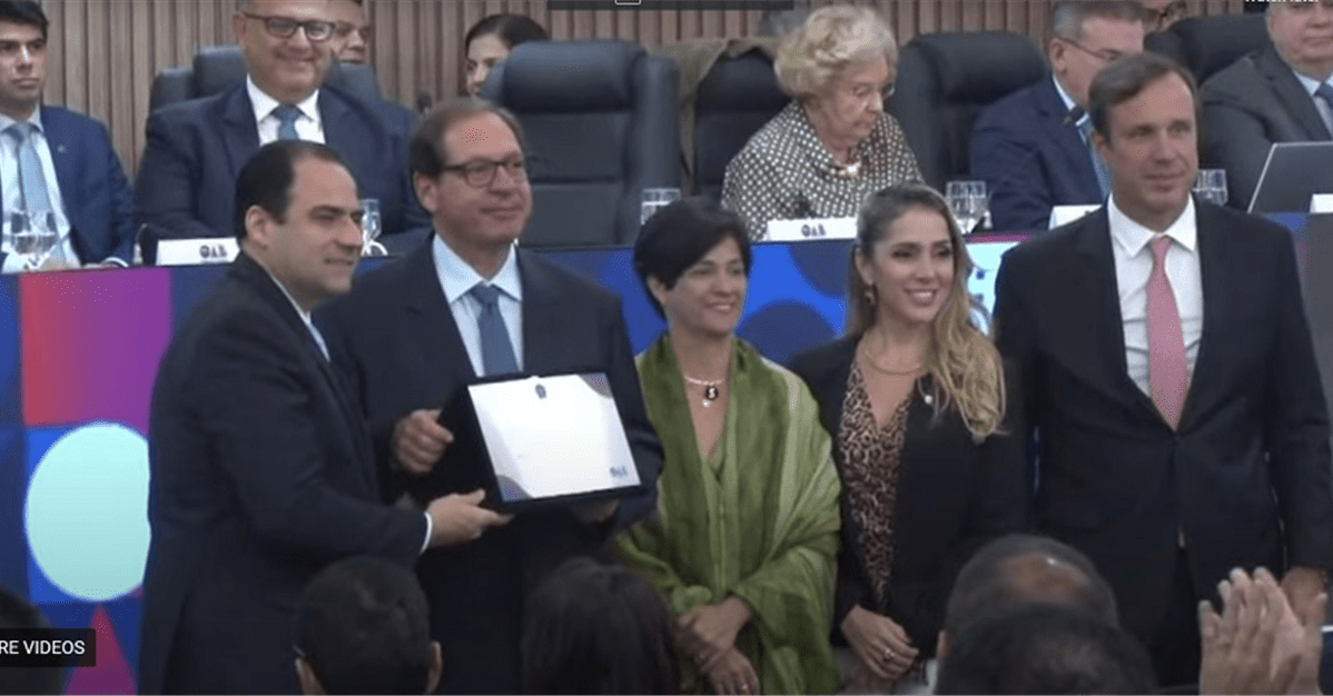 Conselho Federal da OAB homenageia ministro Luis Felipe Salomão - Migalhas