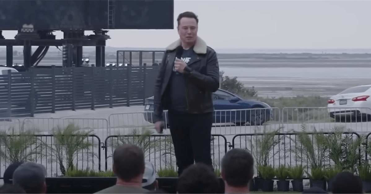 Elon Musk diz que Moraes é “ditador” e tem Lula “na coleira” - Migalhas