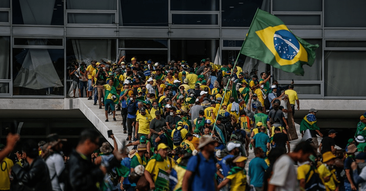 Bolsonarista terrorista: Homem é condenado após postagens no Facebook ...