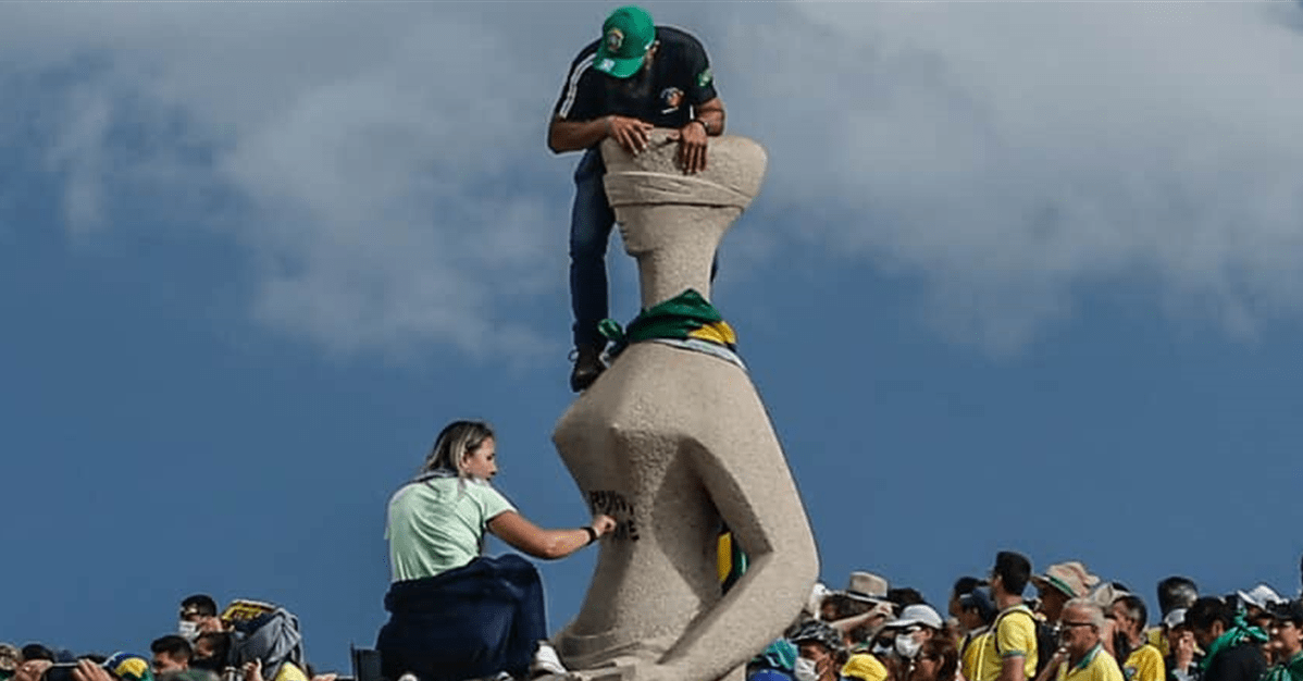 STF: Maioria condena Débora do "batom na estátua" a 14 anos de prisão ...