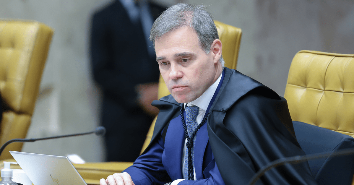 STF: André Mendonça diverge da maioria e vota pela liberdade de Collor ...
